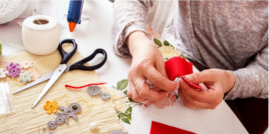 Arts and Crafts for Wellbeing taster session at Balderstone Library ...